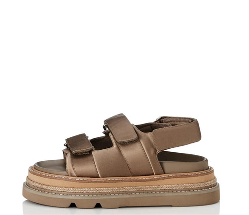 Alias Mae - Townsville – Moe and Me